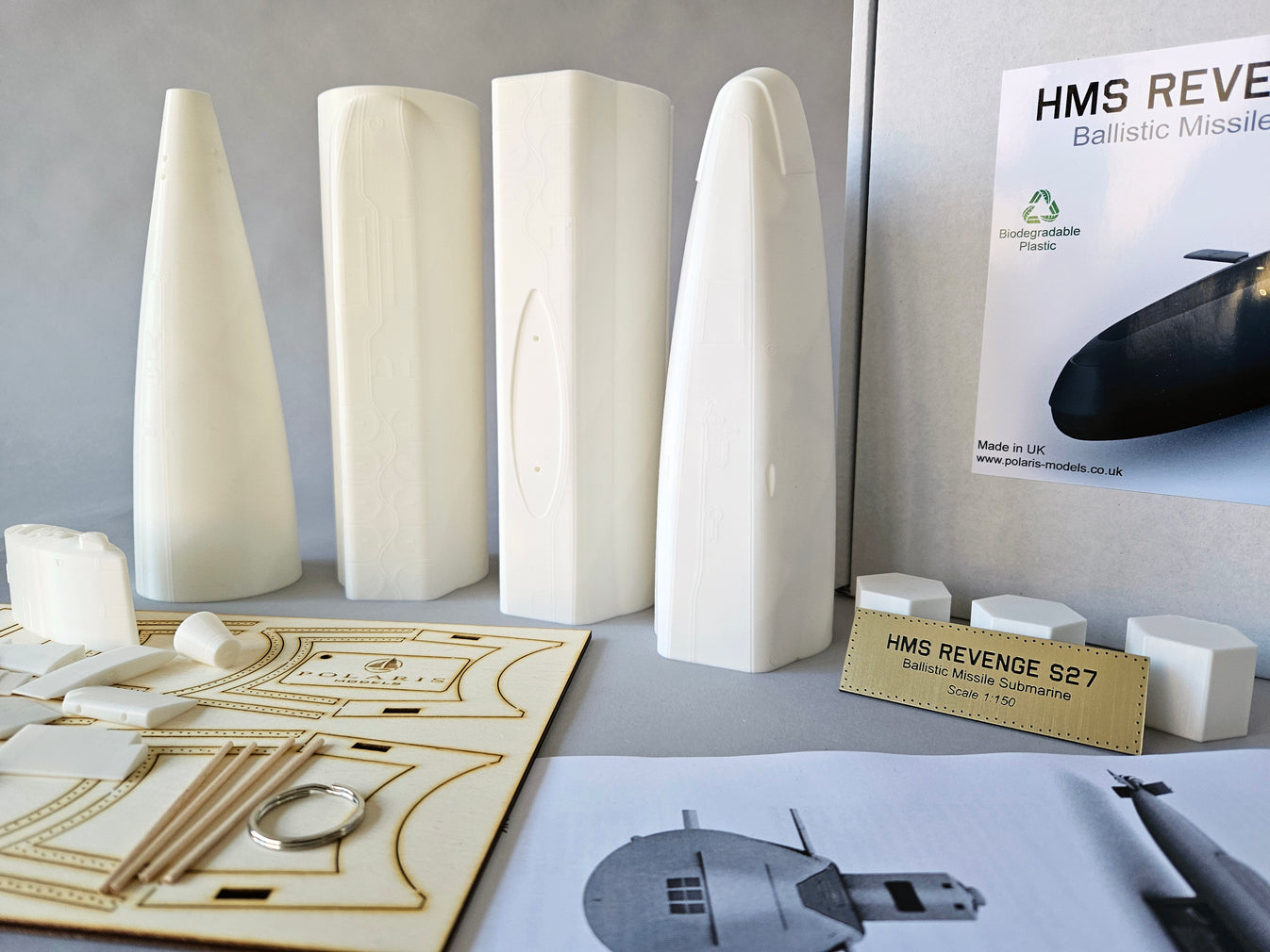 HMS Revenge S27 - Submarine self assembly model kit scale 1:150 866mm ...
